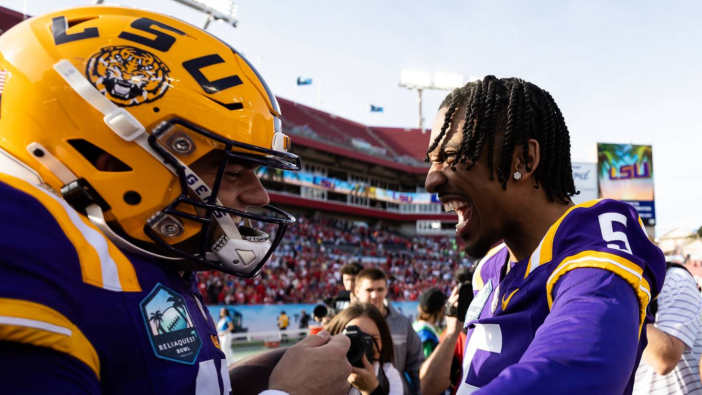 NFL Mock Draft: Falcons Trade Up for LSU's Jayden Daniels
