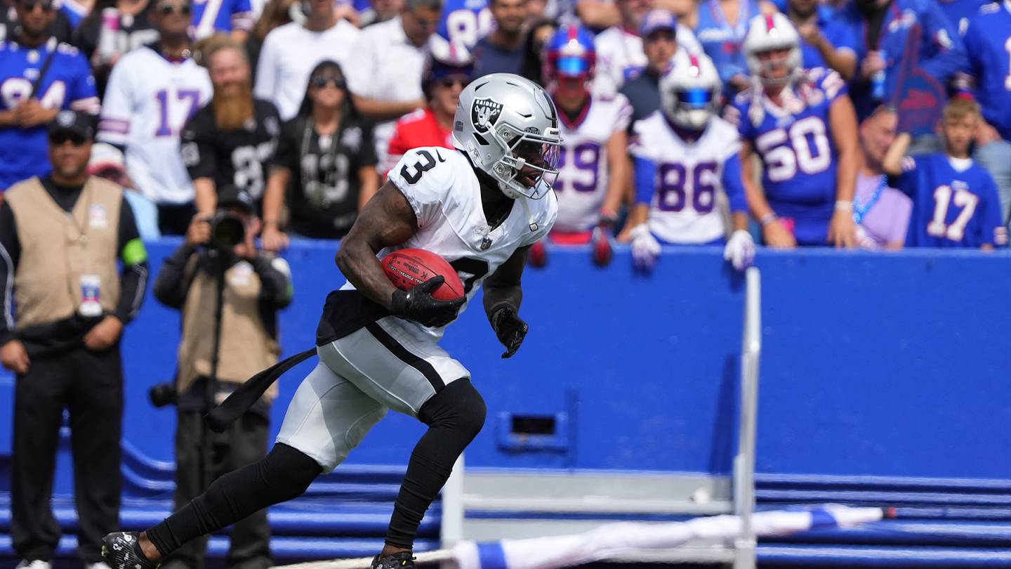 Raiders WR Deandre Carter From Training Camp - Sports Illustrated Las ...