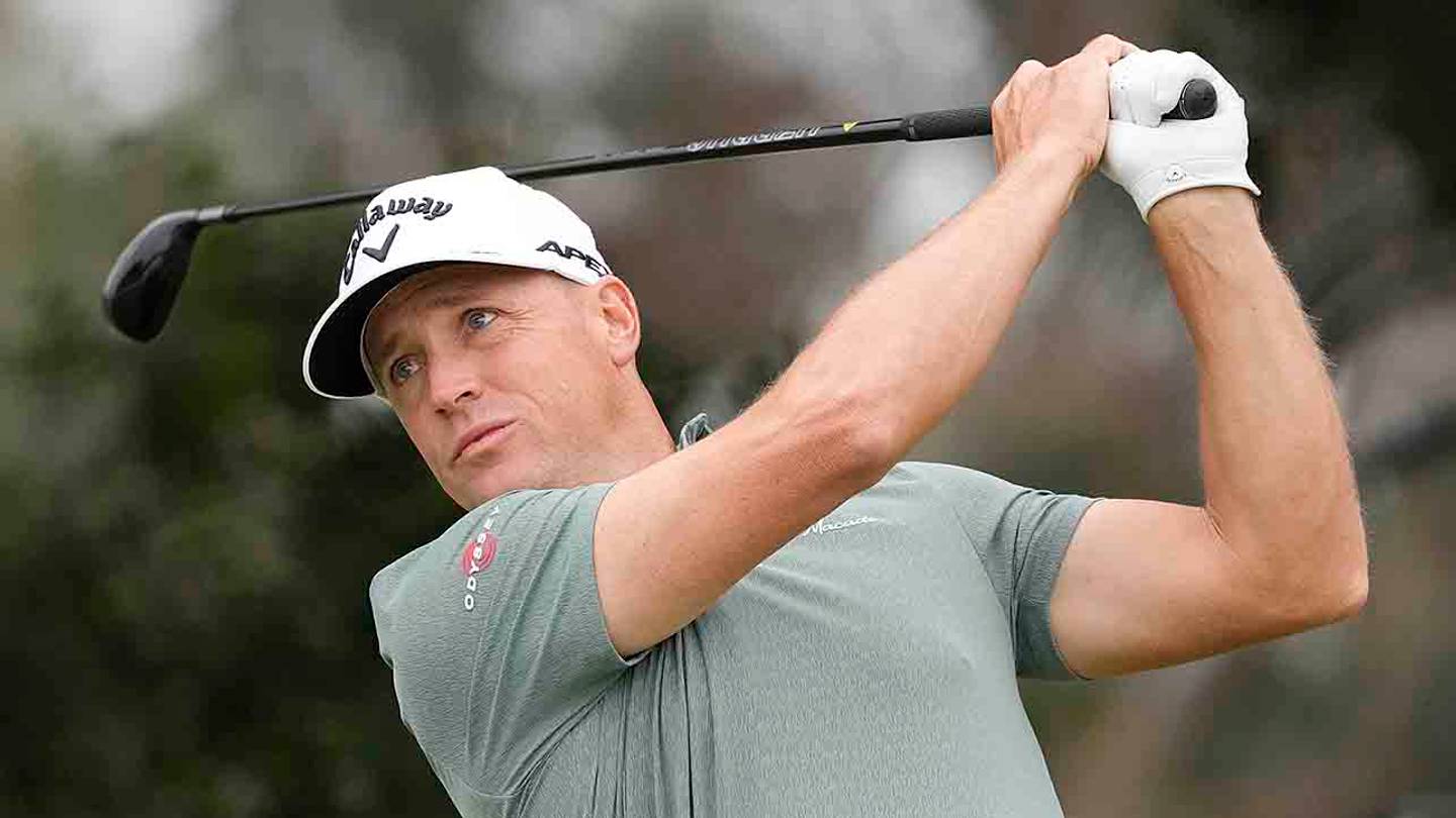 Alex Noren Takes Dead Aim on a Calm Day in Bermuda to Shoot 61 and Lead