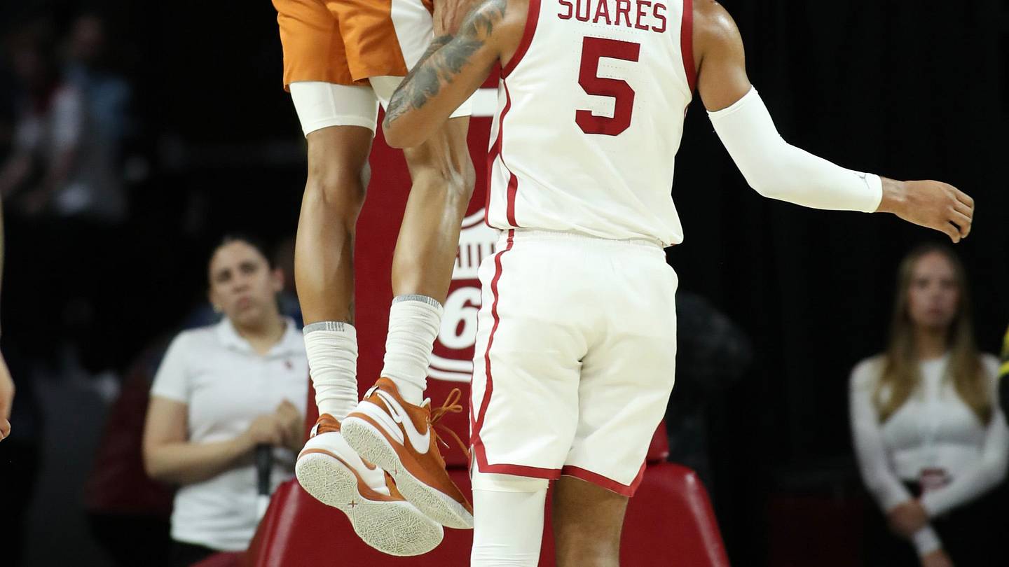 Road Warrior: Texas' Dillon Mitchell Flashes NBA Ability Against Oklahoma