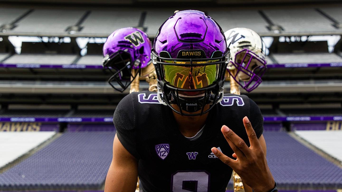 Davis Reverses Himself, Chooses to Stay with Jedd Fisch's Huskies