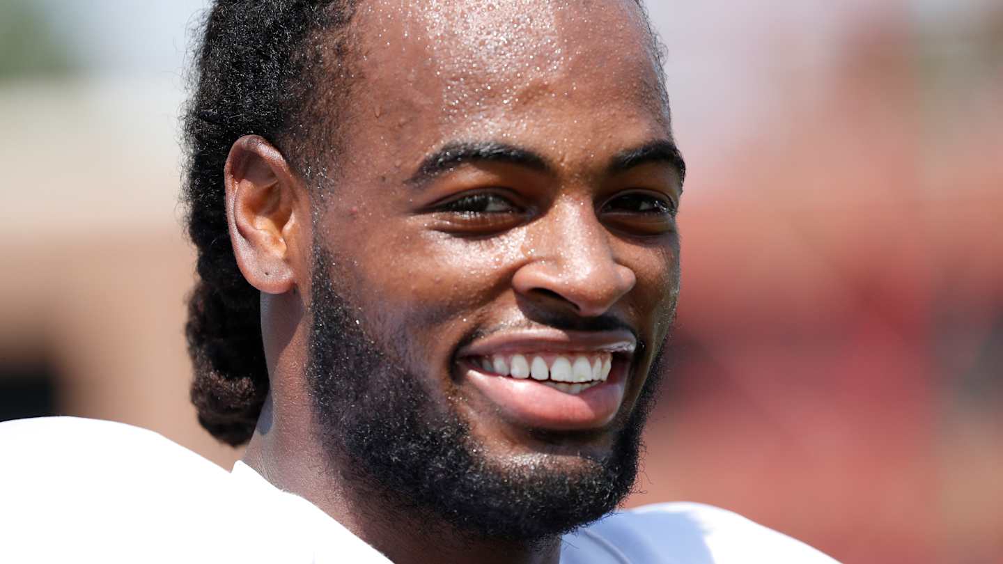 Najee Harris-Alabama running back-hurdle-Crimson Tide running back ...