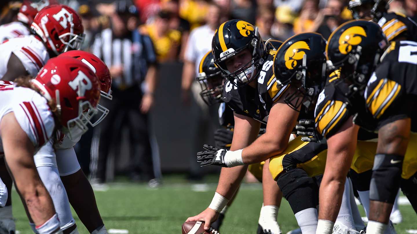 Transition to center has worked for Linderbaum - Sports Illustrated ...