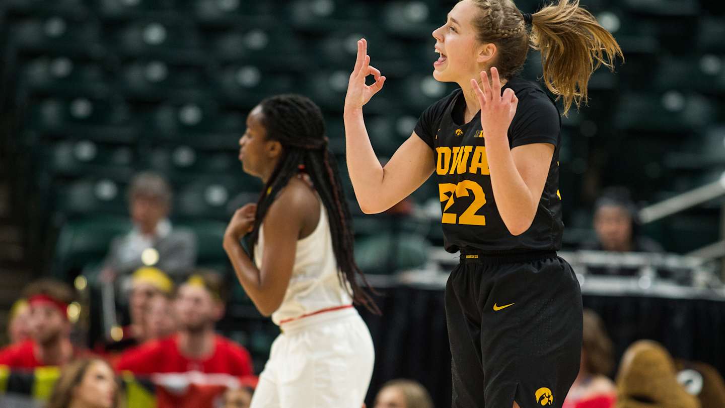 Doyle Named Preseason All-Big Ten - Sports Illustrated Iowa Hawkeyes ...