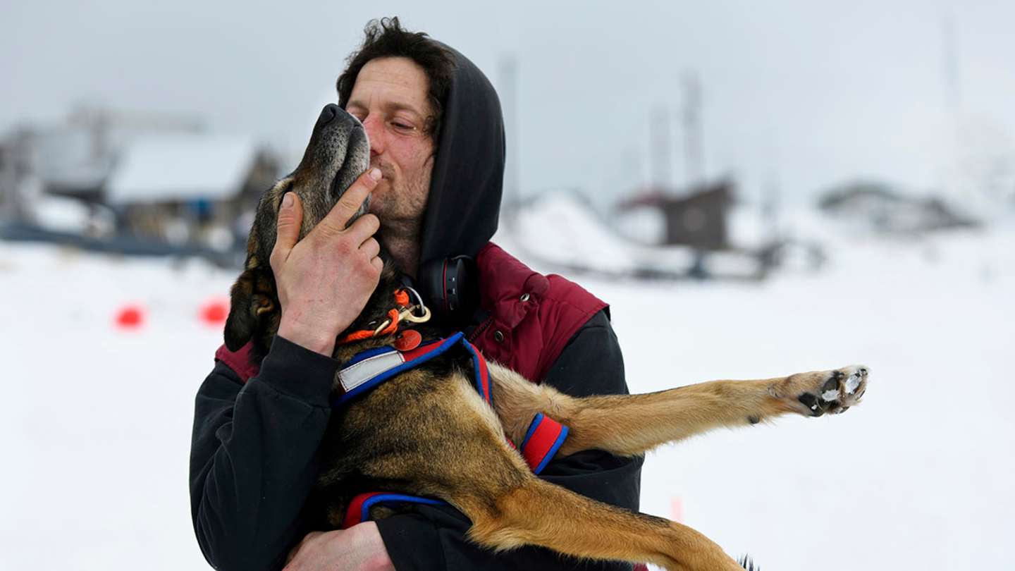 French musher Nicolas Petit loses lead after dogs quit at Iditarod - Sports Illustrated