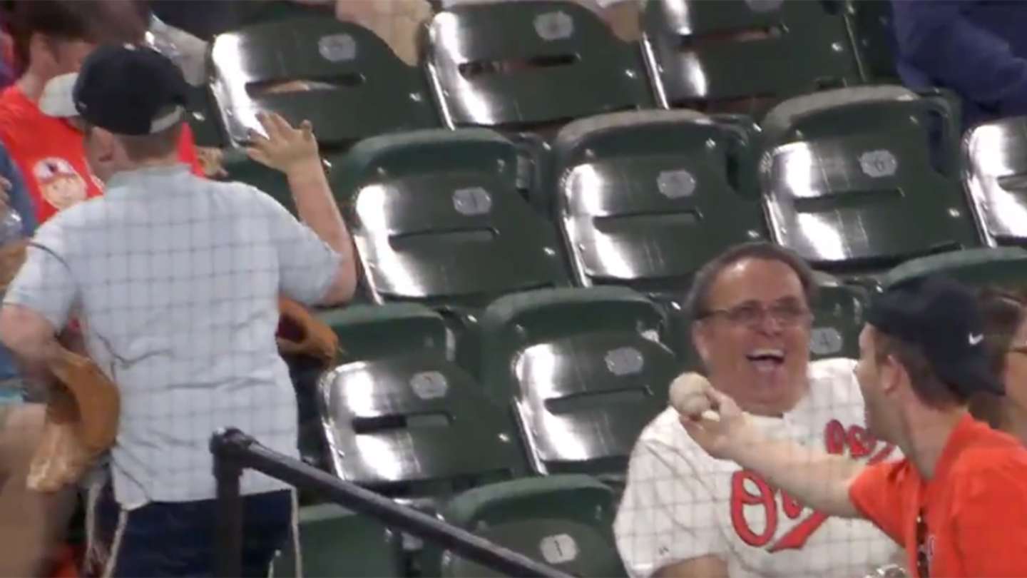 Young White Sox fan refuses foul ball from Orioles fan (video) - Sports ...