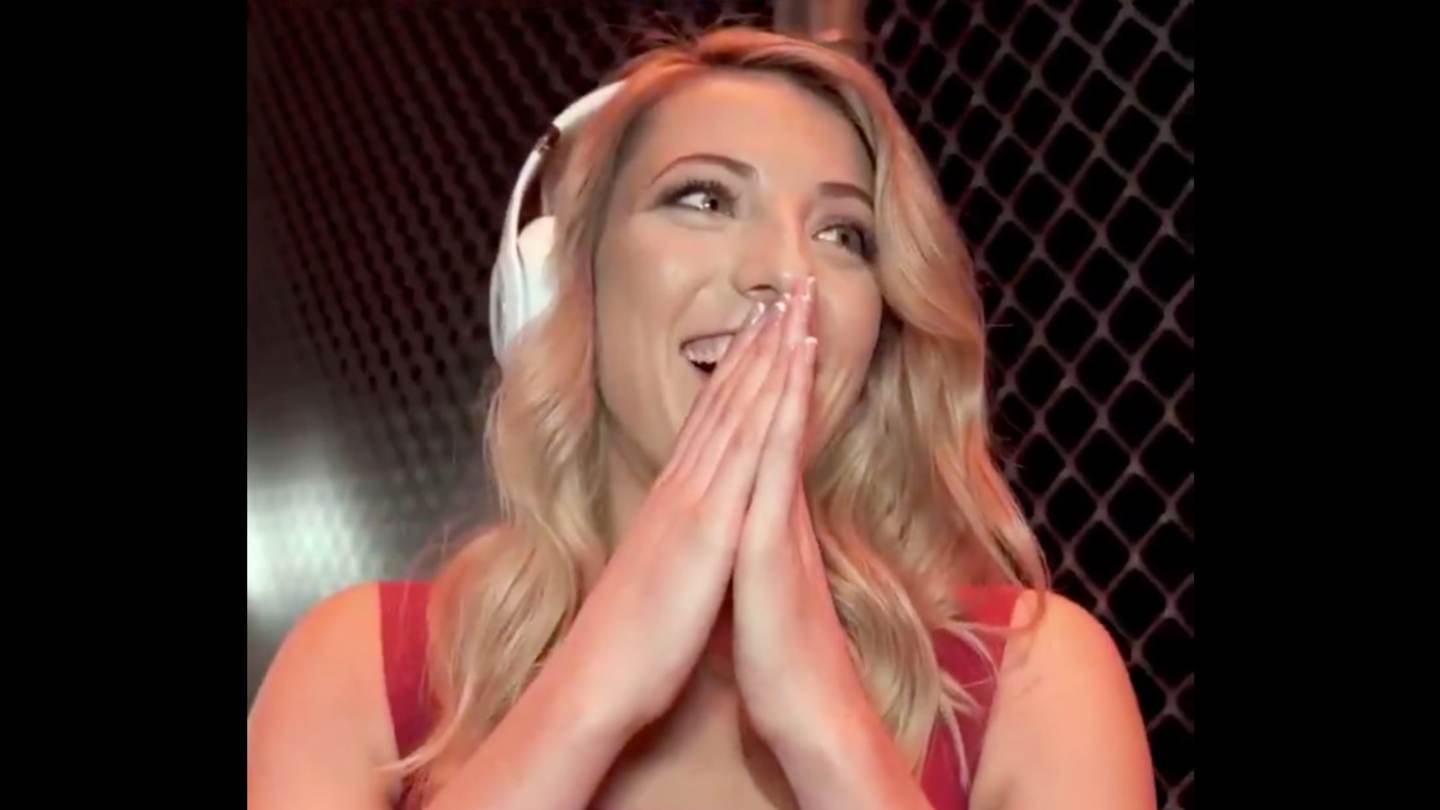 Katie Lou Samuelson: Larry Bird surprises Chicago Sky draft pick (video ...