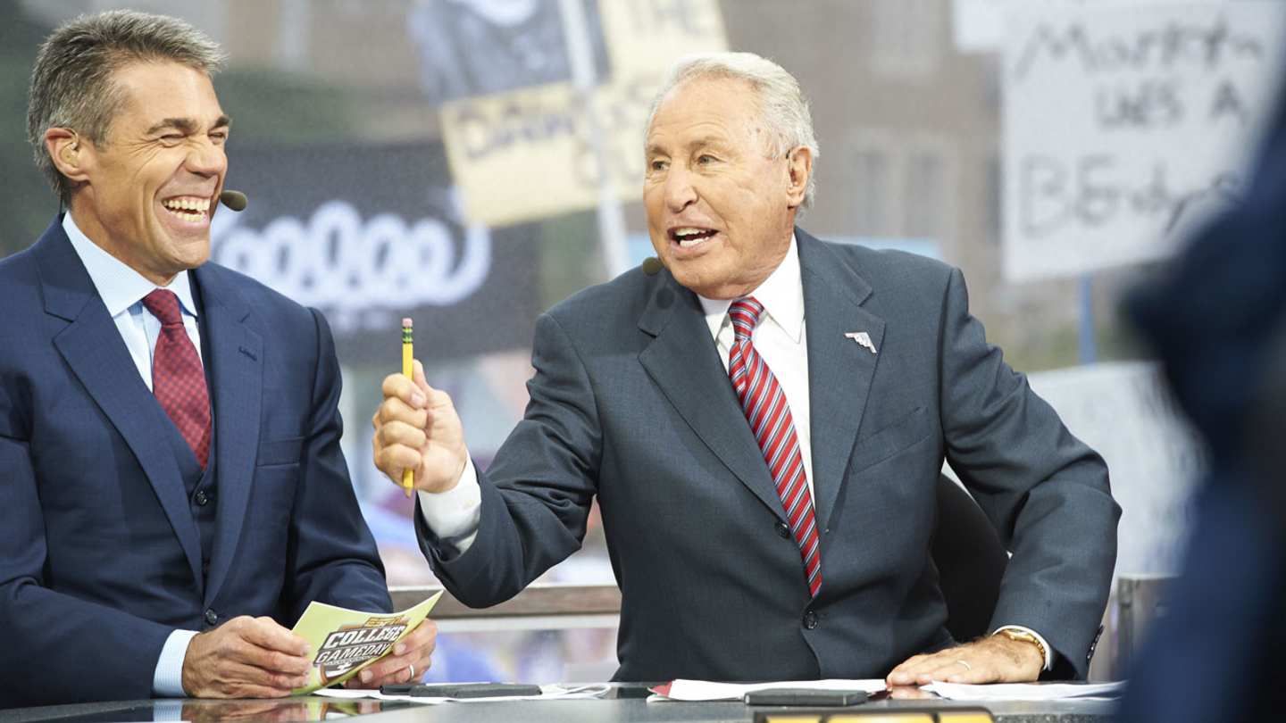 SI Media Podcast: Chris Fowler recalls 'College GameDay' when Lee Corso ...