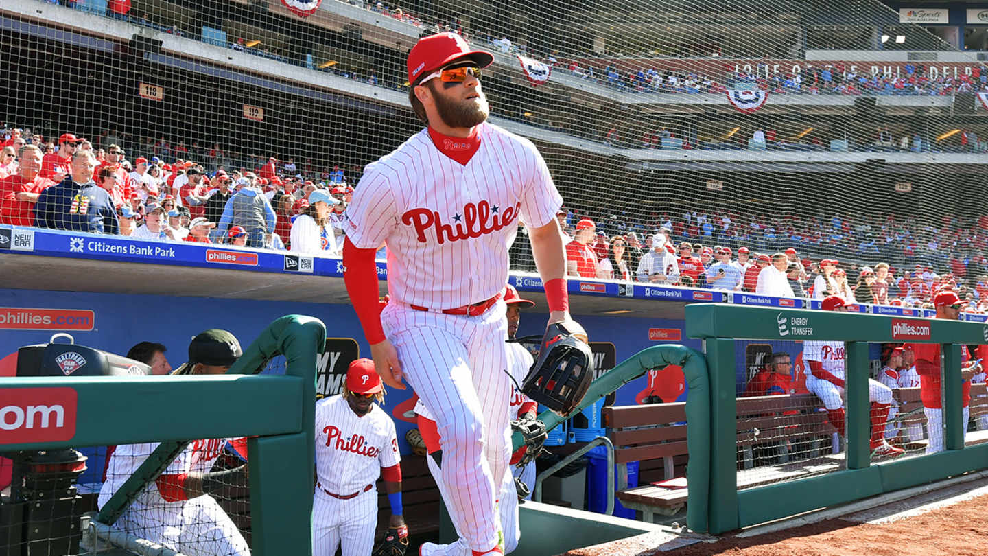 Bryce Harper makes Phillies debut, gets standing ovation in first at ...