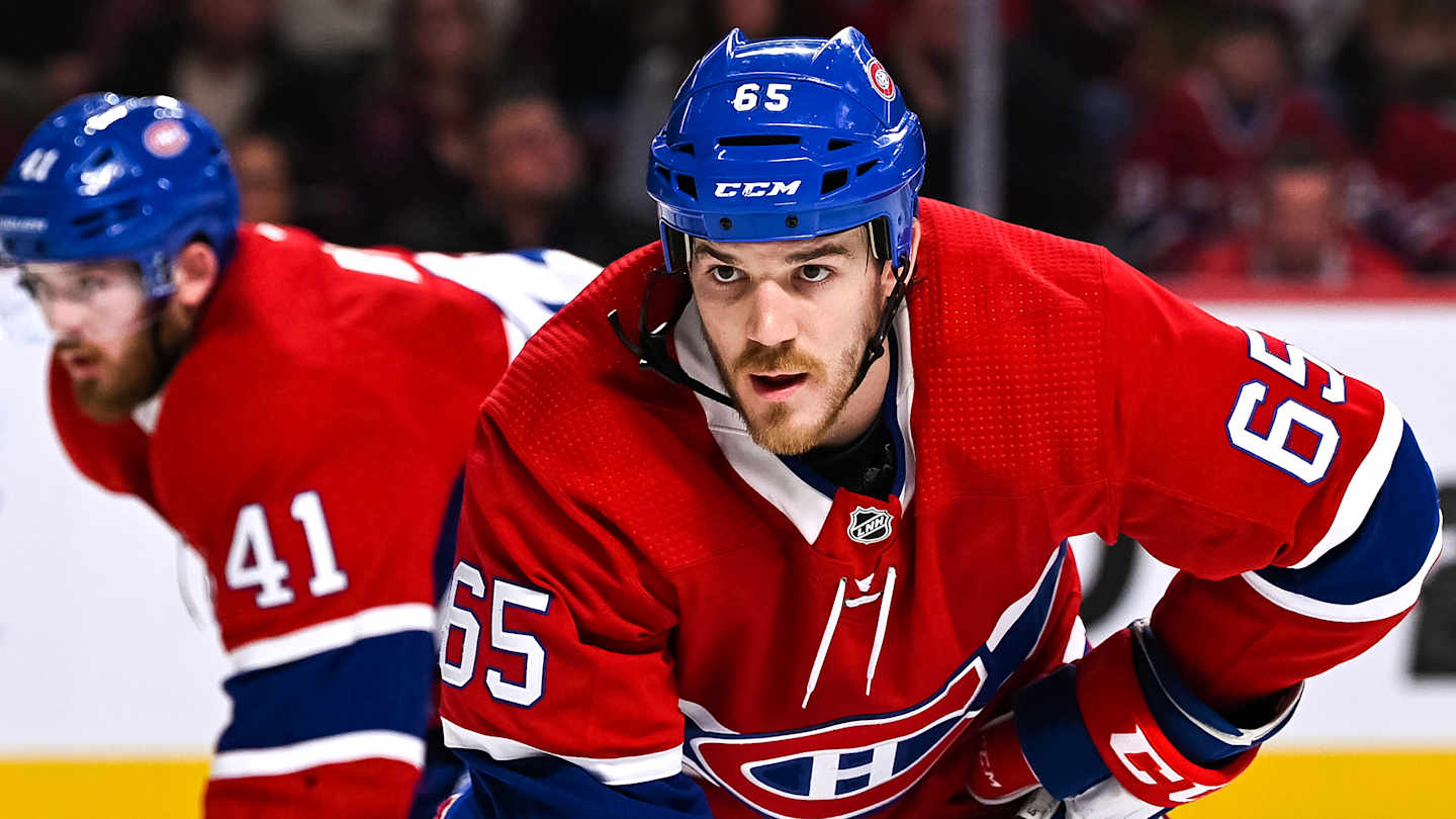 Blackhawks, fans welcome Andrew Shaw back to Chicago - Sports Illustrated