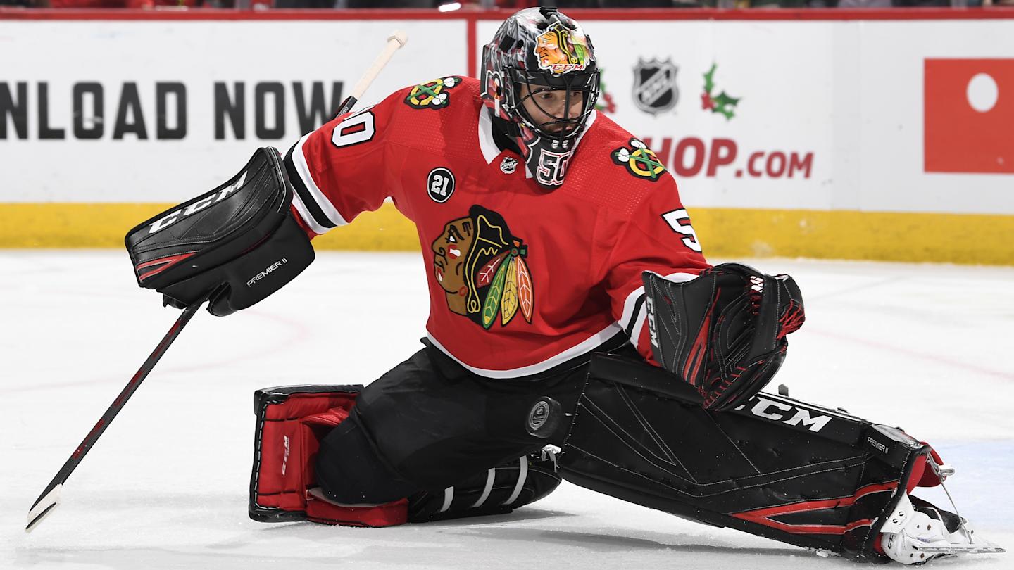 Chicago Blackhawks: Goalie Corey Crawford hits head, has concussion ...