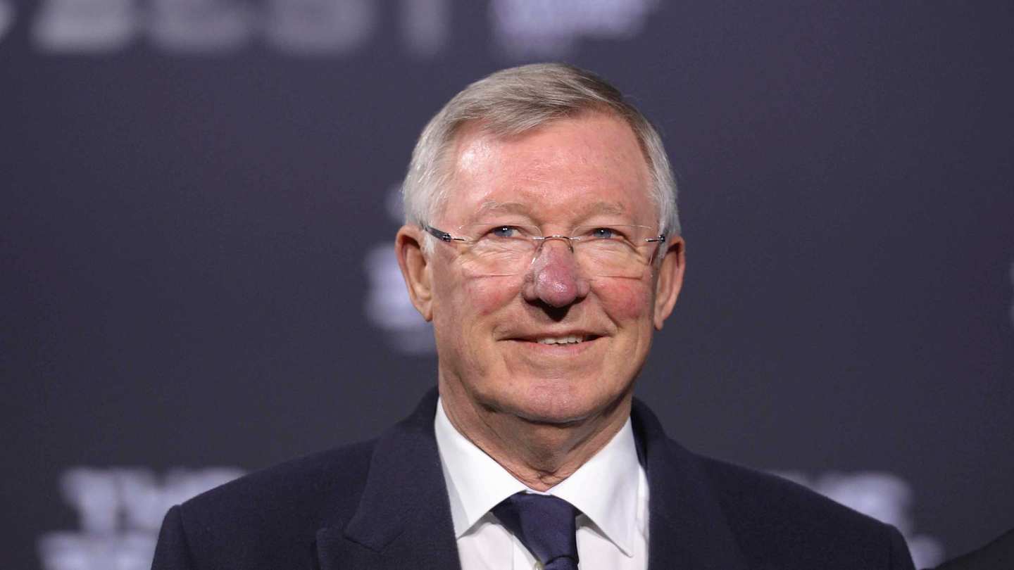 Sir Alex Ferguson surgery: Players sending well wishes to coach ...