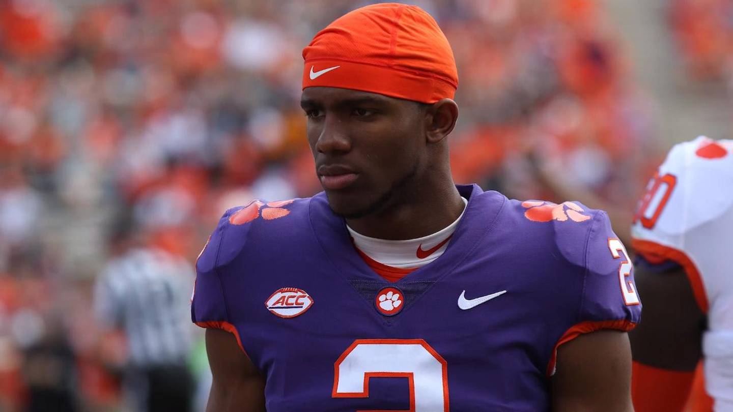 Kelly Bryant transfer news: Ex-Clemson QB Visits Arkansas - Sports ...
