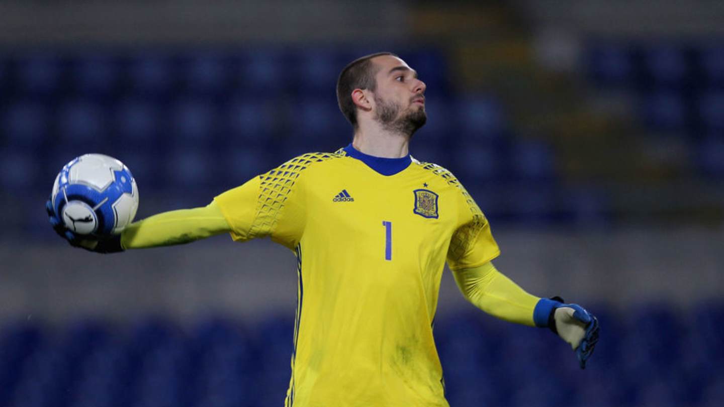 Report Claims Spanish Goalkeeper Could Return to Tottenham on Permanent ...