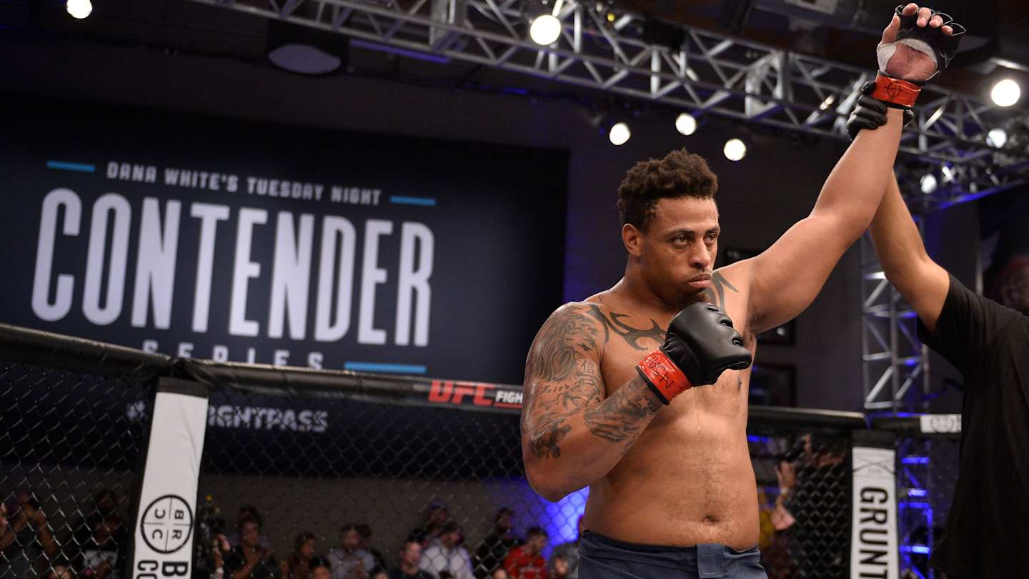Greg Hardy to make UFC debut fight vs. Allen Crowder January 19 ...