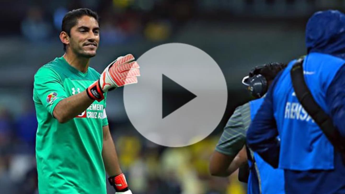 VIDEO | "Chuy" Corona sale furioso del partido y arremete contra un ...