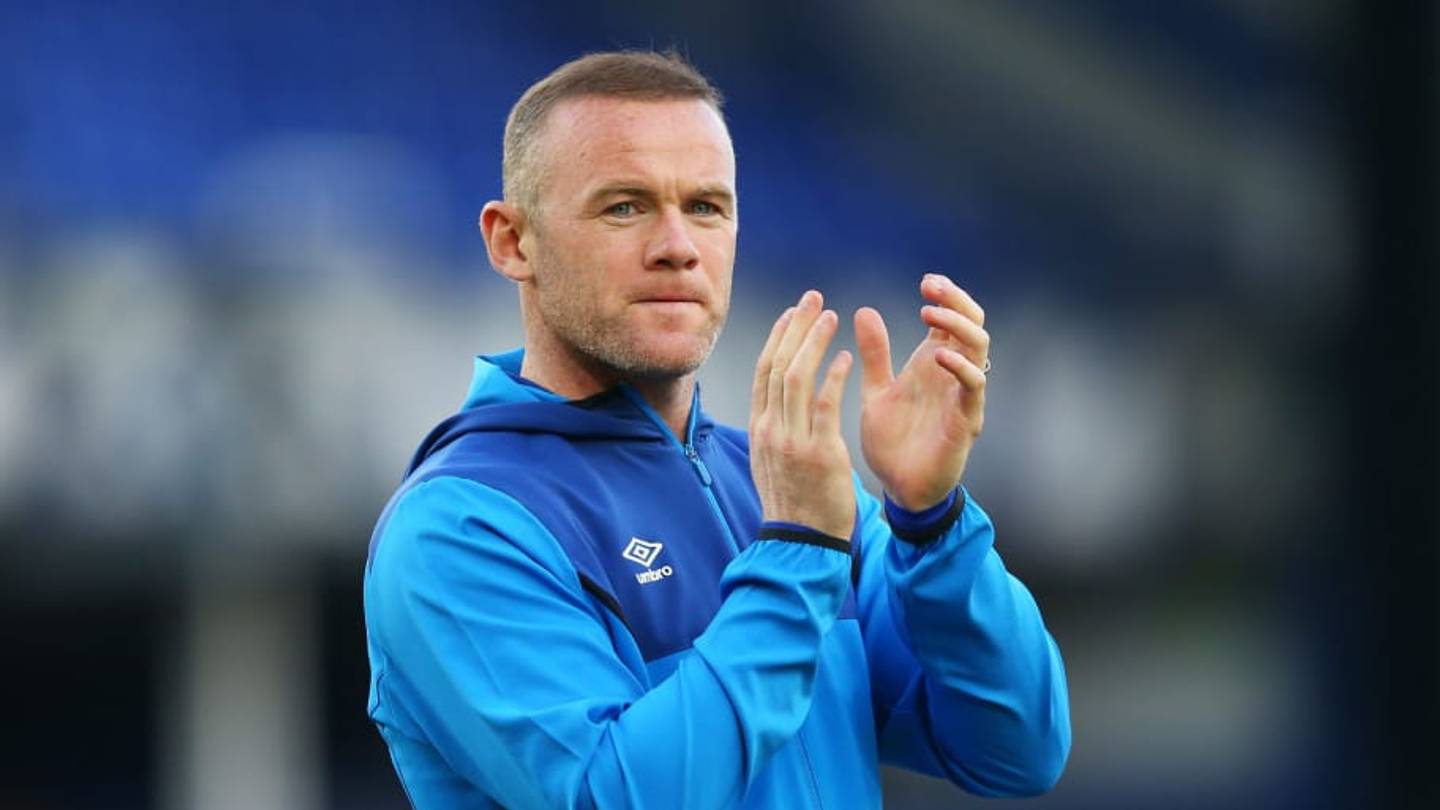 Everton Star Wayne Rooney Cuts Holiday Short as He Arrives in the US to ...