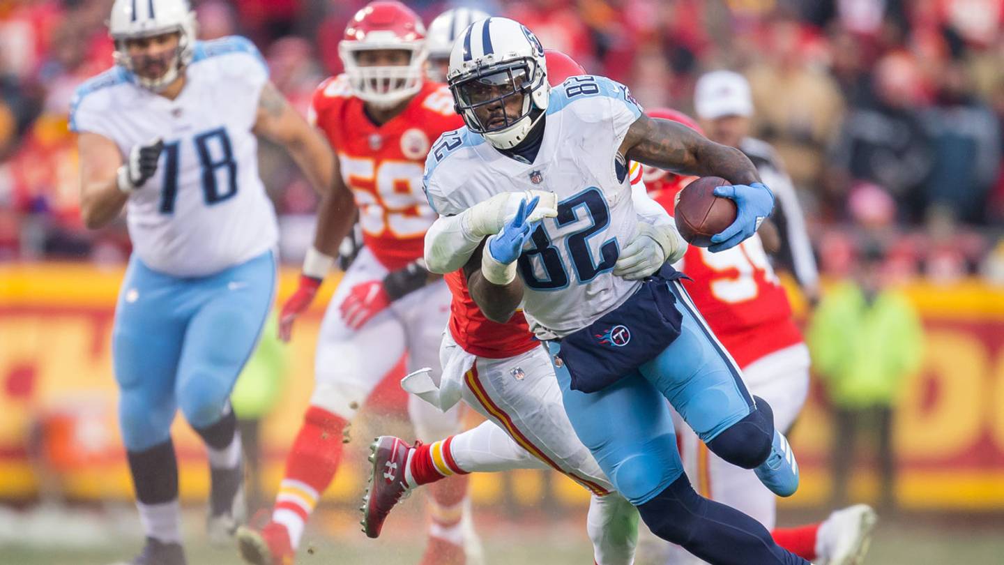 Delanie Walker, Titans sign two-year contract extension - Sports ...