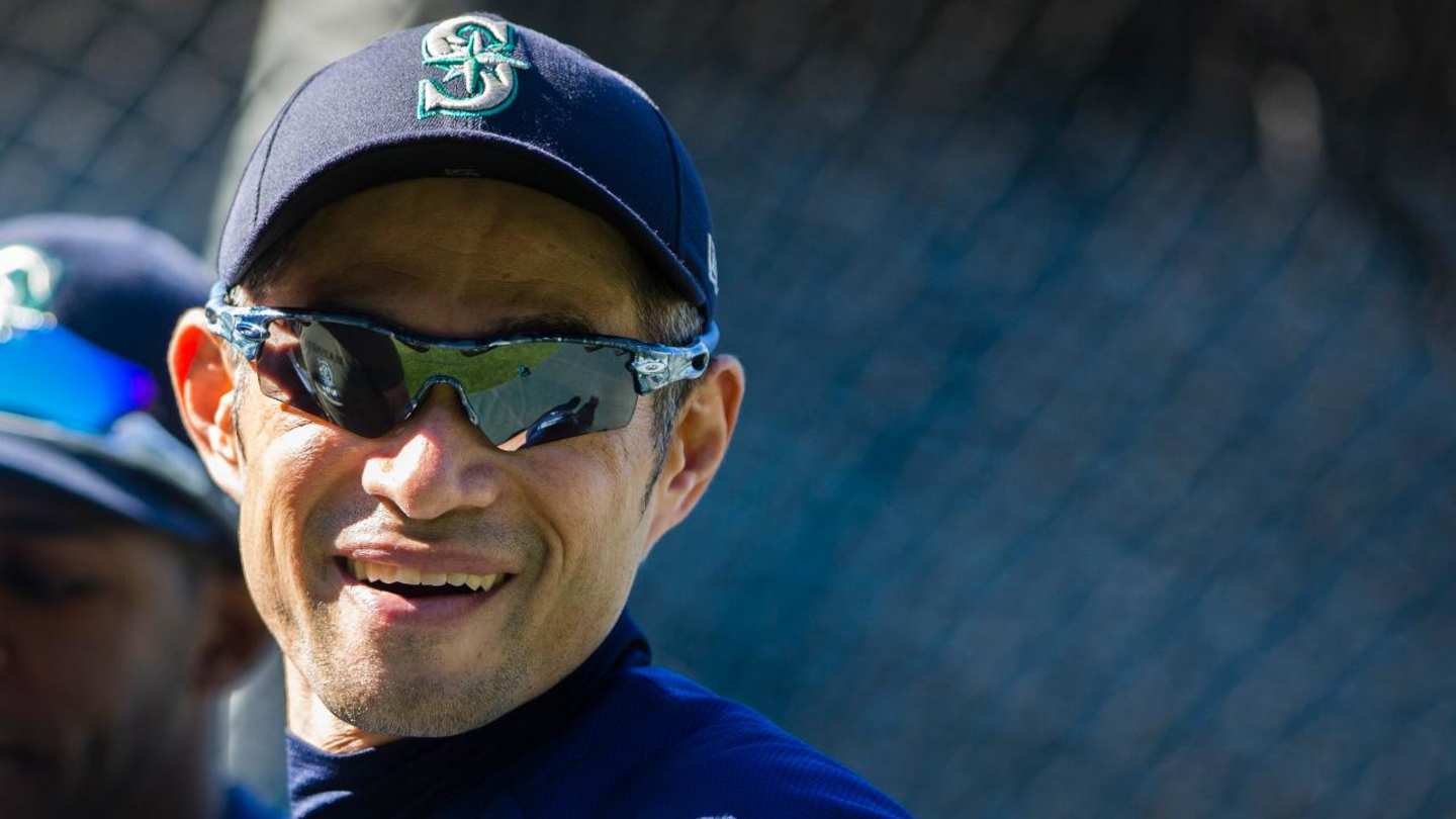 Ichiro Suzuki spotted wearing fake mustache in Mariners dugout - Sports ...