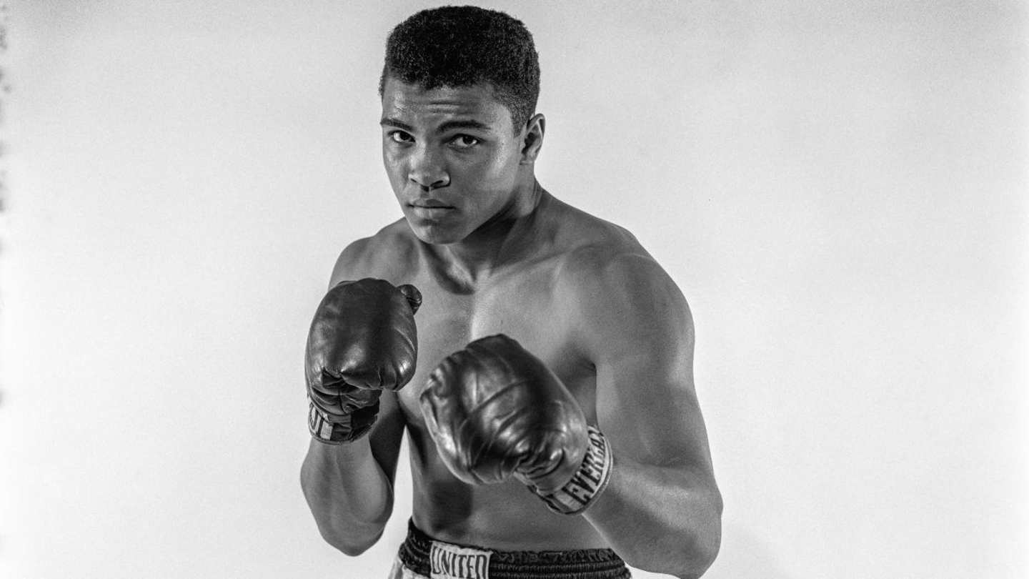 Muhammad Ali Vietnam War: Trump says he may pardon boxer - Sports ...