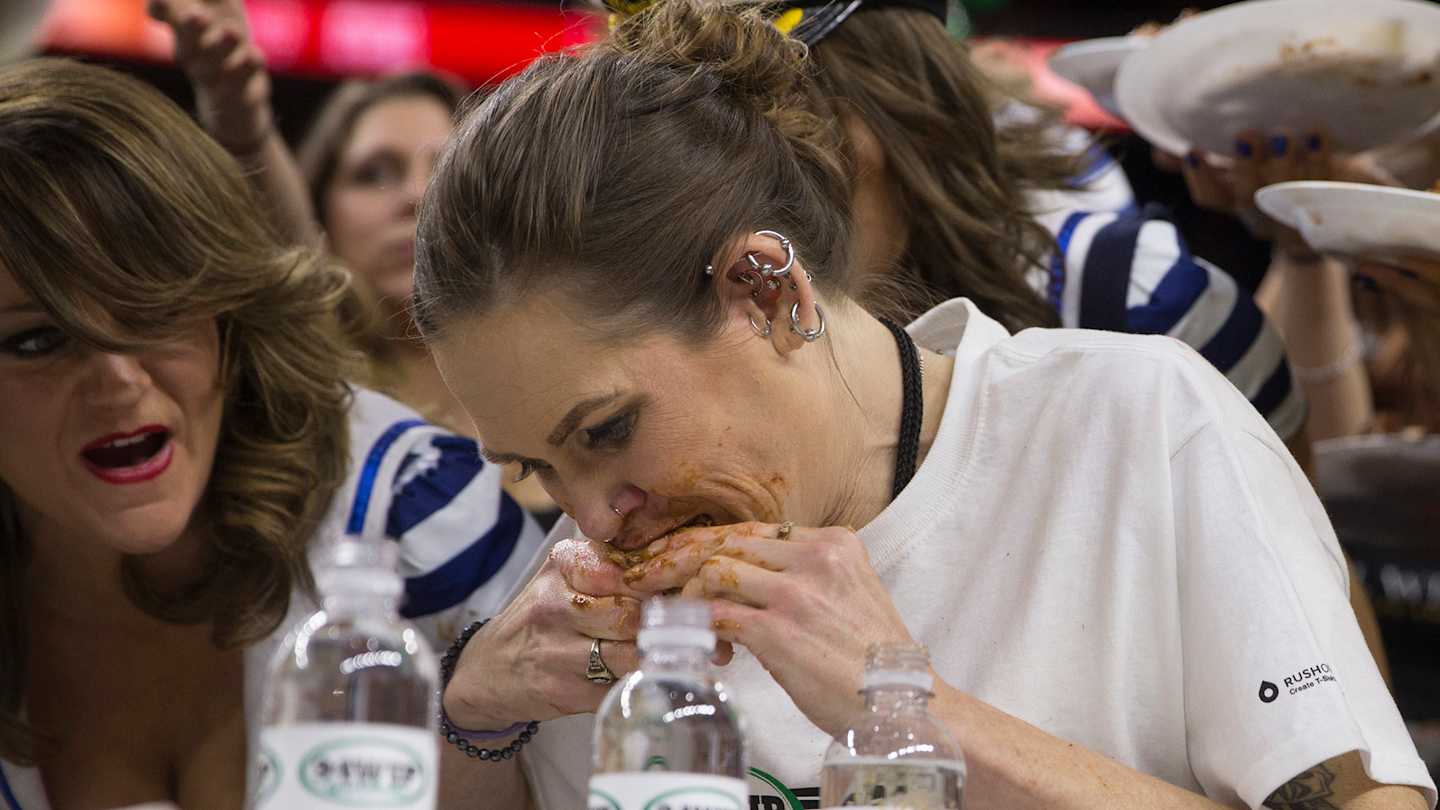 Wing Bowl 2018: Molly Schuyler downs 501 wings in 30 minutes - Sports ...