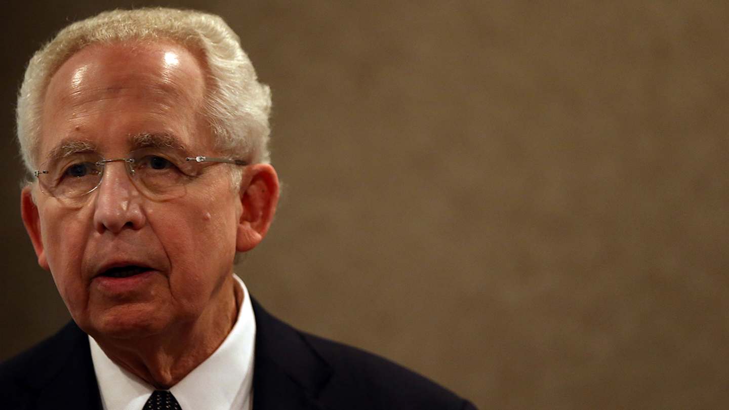 Mike Slive: Former SEC commissioner dies at 77 - Sports Illustrated
