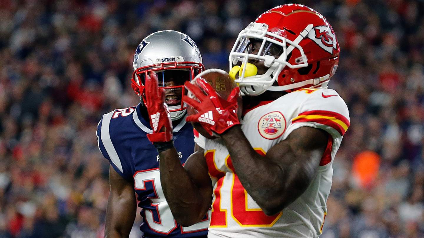 Tyreek Hill: Patriots fans throw beer, give finger to Chiefs WR - Sports Illustrated