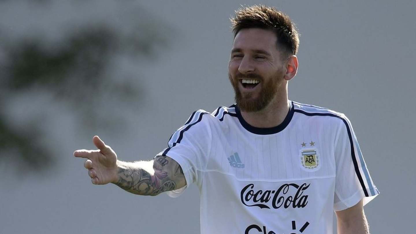 PHOTO: WWE Superstar Leaves Fans Crying With Laughter After Lionel ...