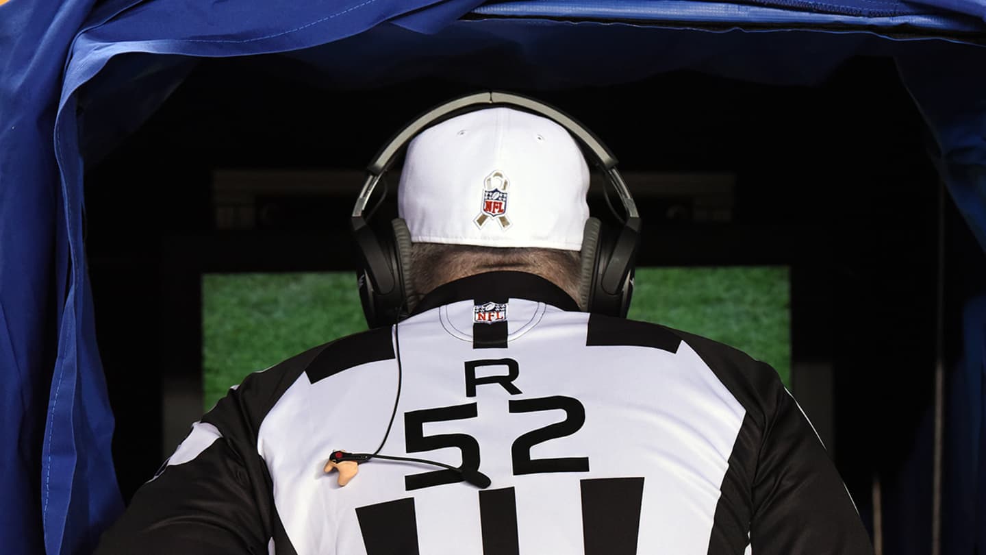 NFL replaces ref sideline replay monitors with tablets - Sports Illustrated