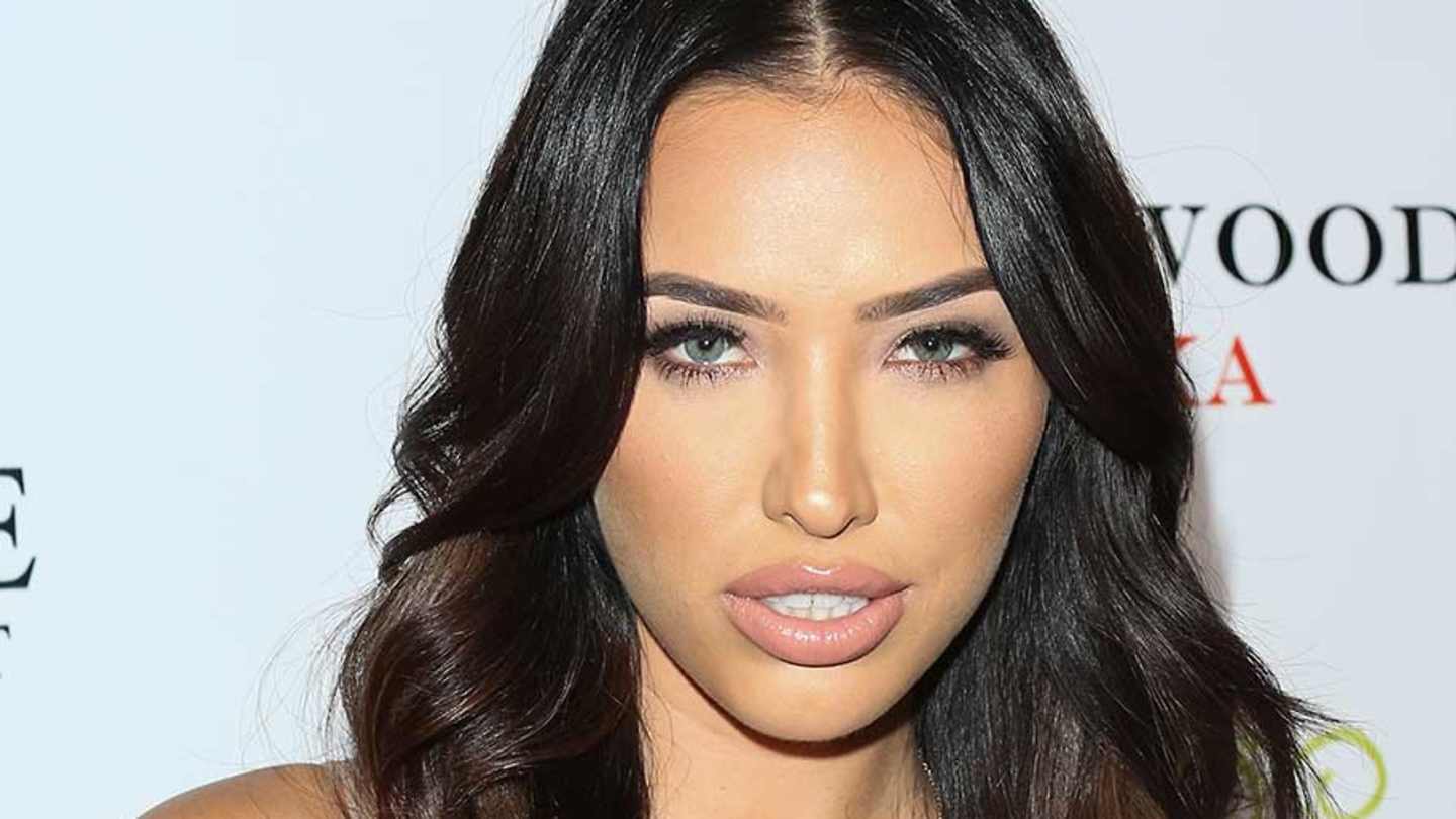 Friday's P.M. Hot Clicks: Bre Tiesi photos: Athletes React to Donald ...