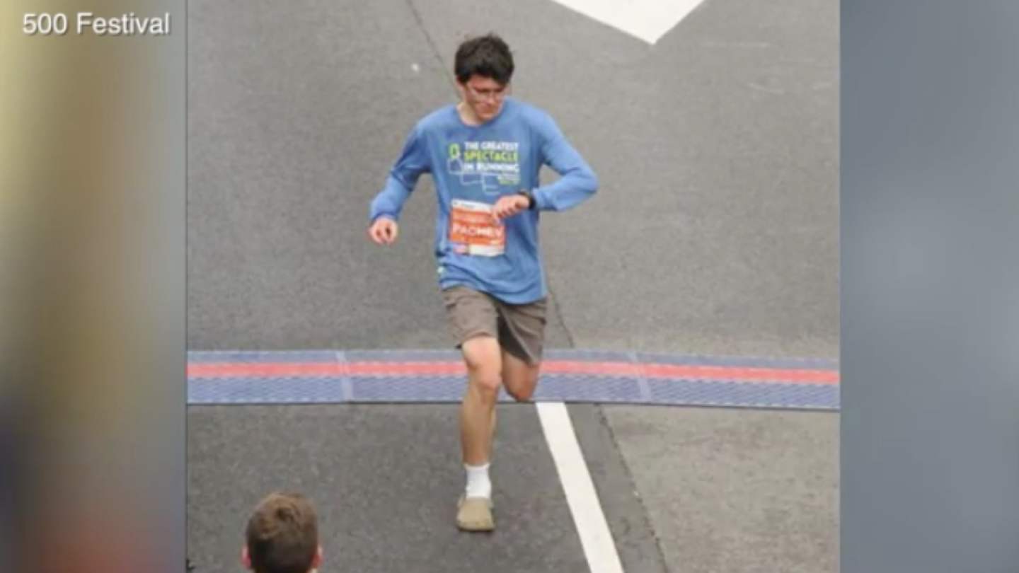 Teen runs impressive half-marathon while wearing Crocs - Sports Illustrated