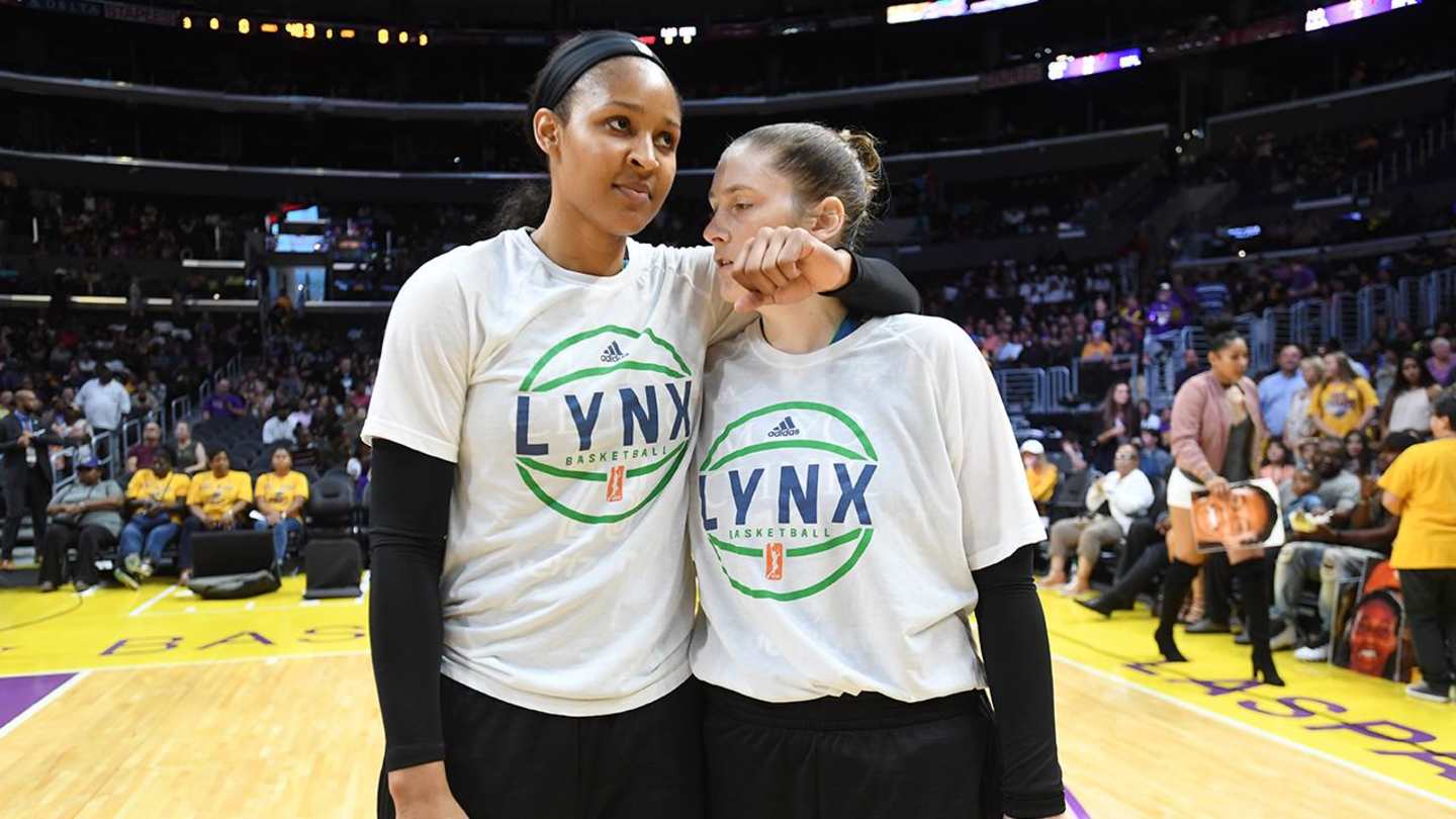 FanSided's Fan of the Year: Larry Lien - Sports Illustrated