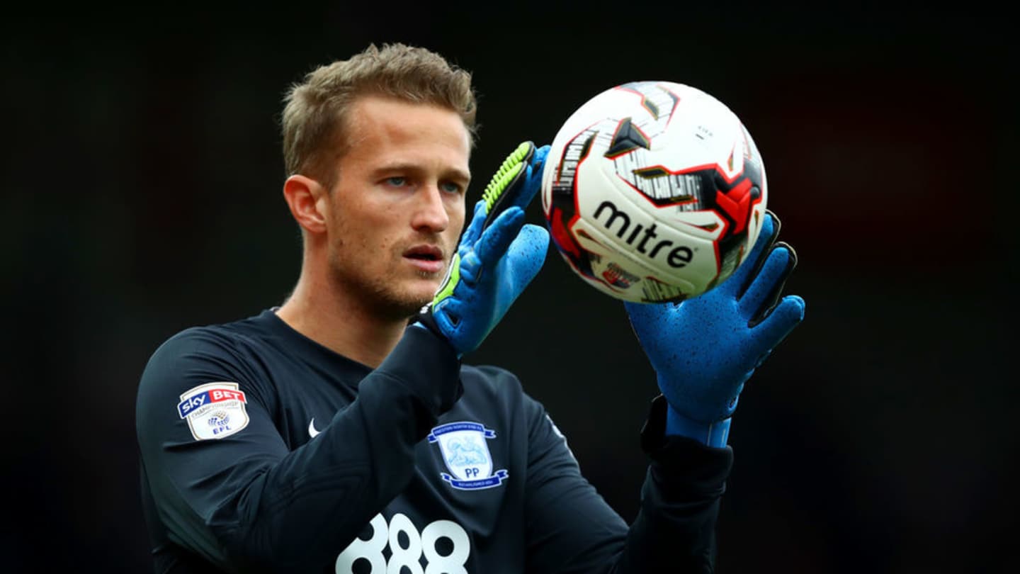 Burnley Take Former Man Utd Keeper on Trial Following Tom Heaton's ...