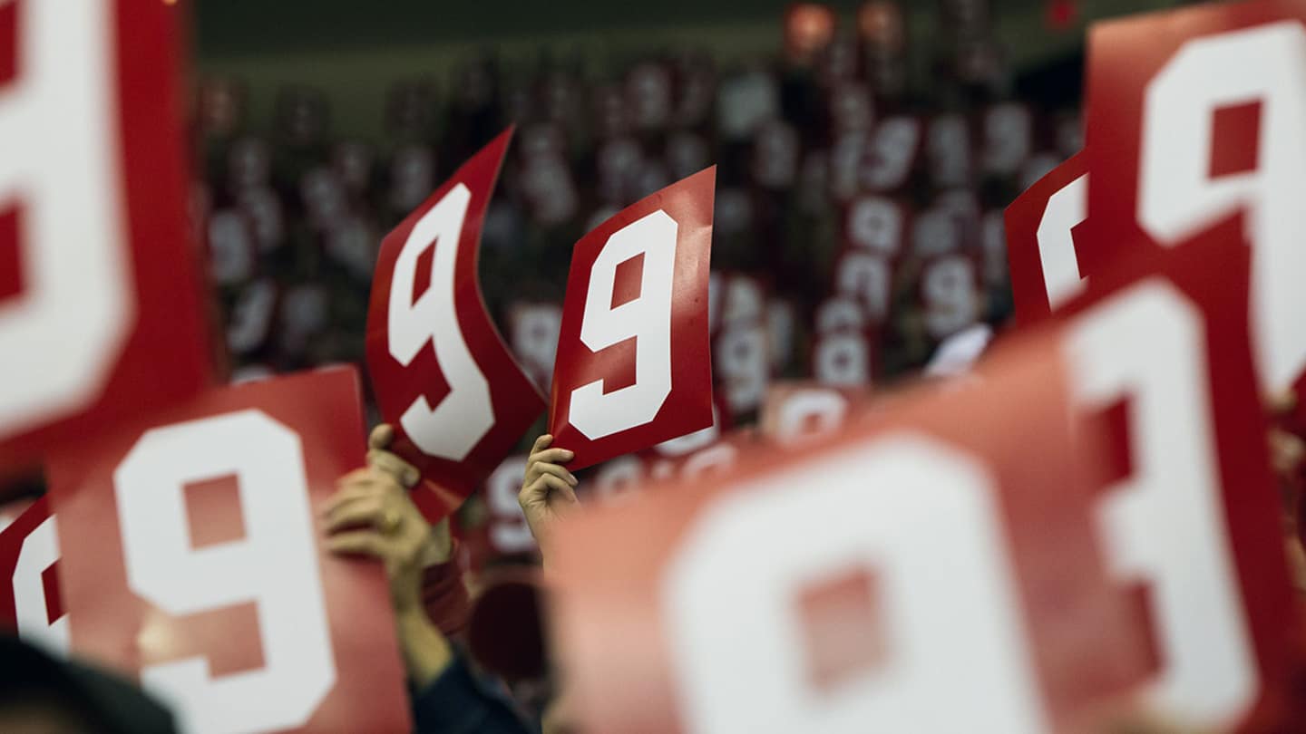 Hockey Hall of Fame unveils Gordie Howe statue - Sports Illustrated