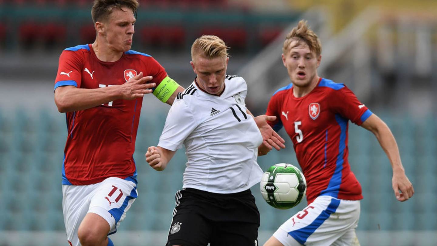 David Philipp: Tottenham, Liverpool duel for 17-year-old German ...