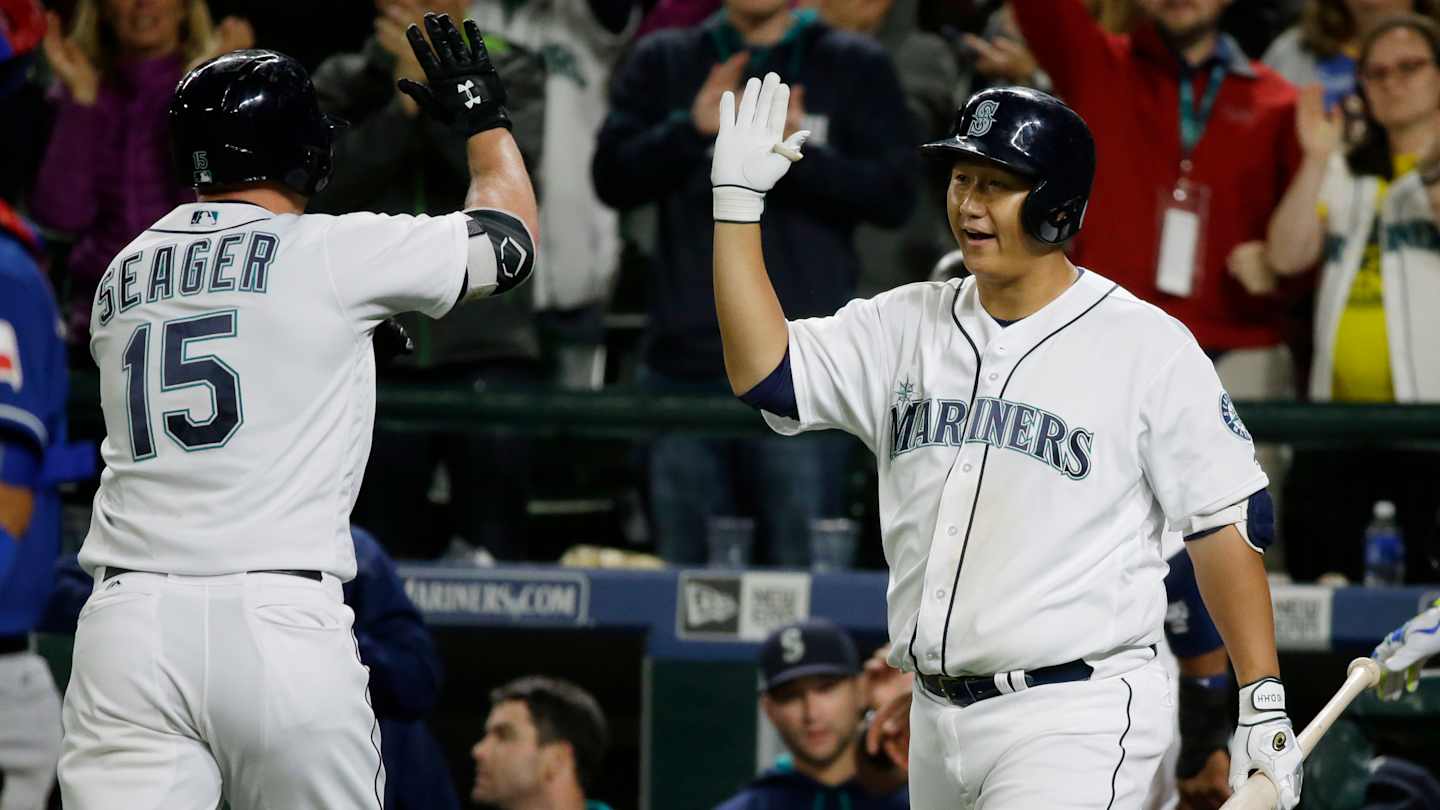 Seager, Lee power Mariners past Texas 6-3 - Sports Illustrated