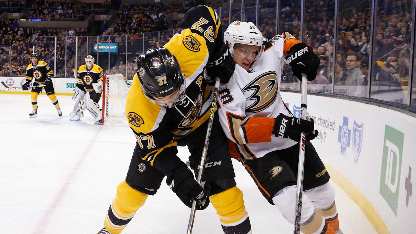 Perry, Ducks pull away to beat Bruins 6-2 - Sports Illustrated