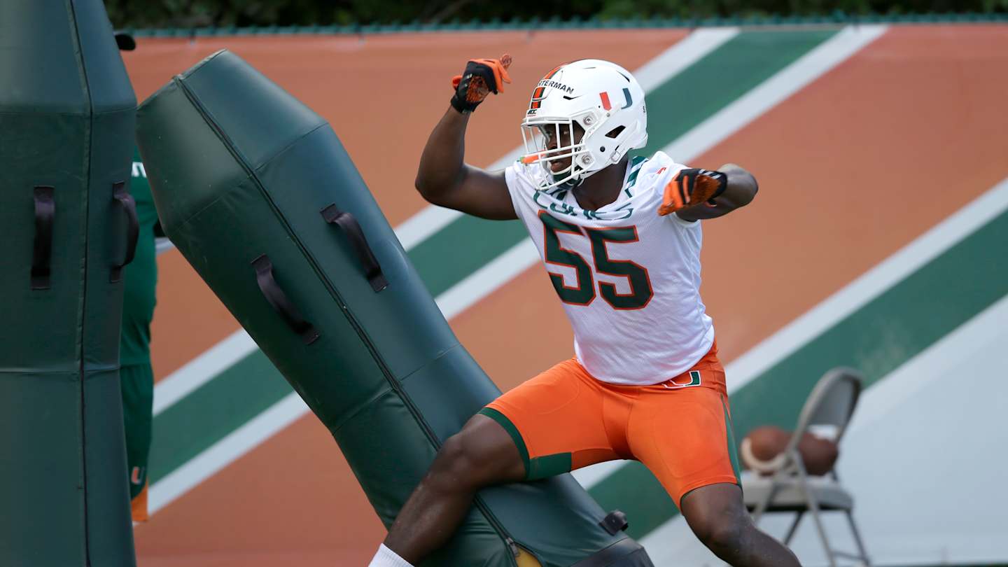 Hurricanes have precocious freshman at middle linebacker - Sports ...