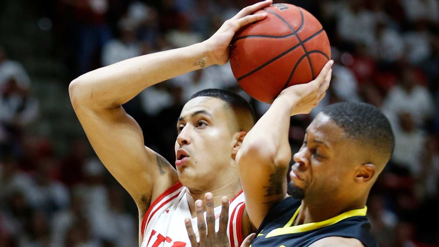 Brooks leads Oregon to 77-59 win over Utah - Sports Illustrated