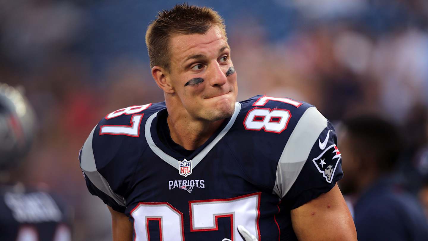 Rob Gronkowski: Patriots TE takes on the grammar police - Sports ...