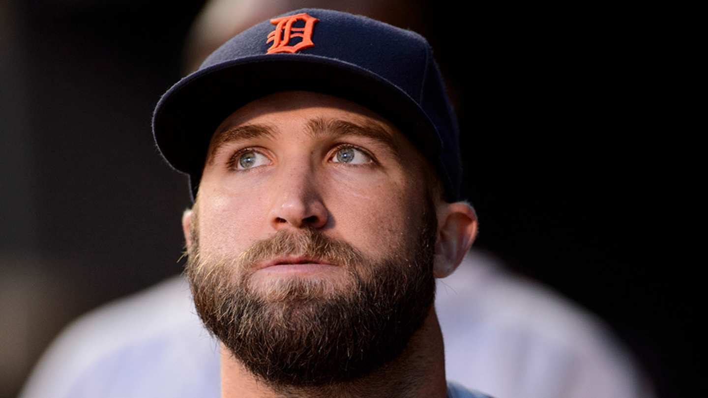 Tyler Collins video: Tigers CF gives booing fans middle finger - Sports ...