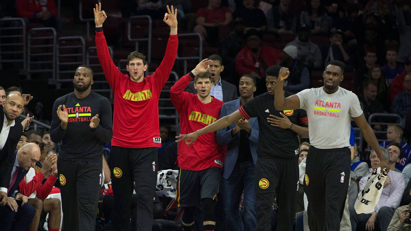 Atlanta Hawks play Uno on the team plane, bond accordingly - Sports ...
