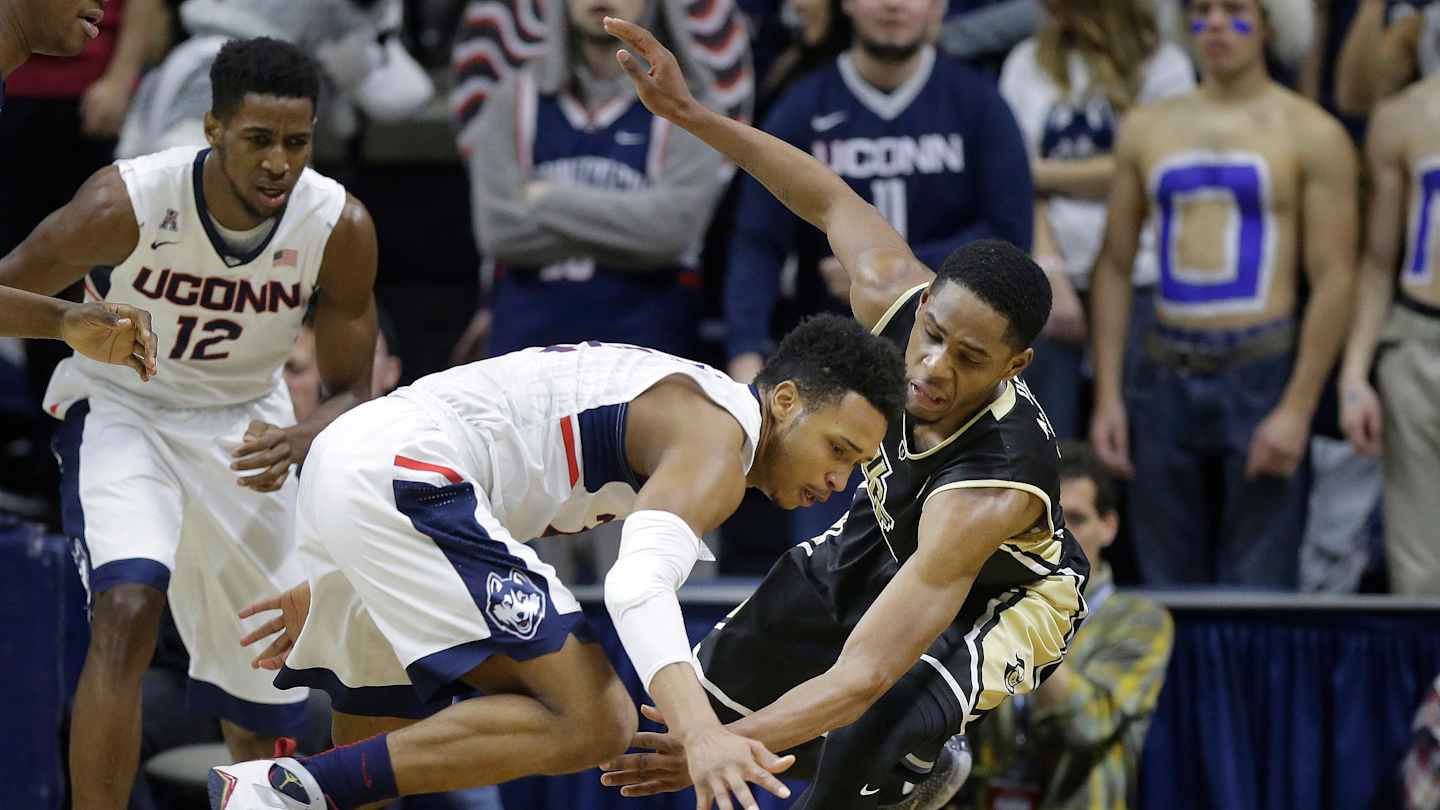 UConn wins regular-season finale 67-46 over UCF - Sports Illustrated