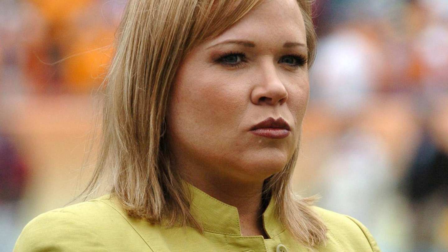 ESPN's Holly Rowe inundated with support during bout with cancer ...