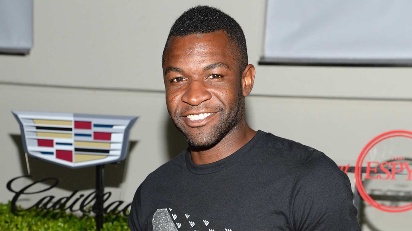 Ex-NFL WR Mark Clayton discusses headphones company LIVV - Sports ...