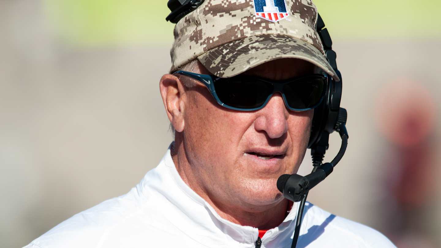 New Illinois AD fires football coach Cubit after 1 season - Sports ...