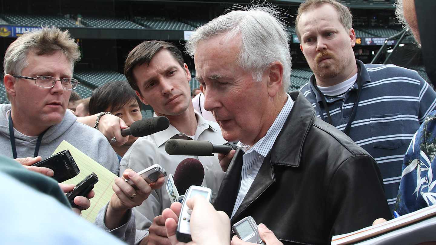 Seattle Mariners: CEO Howard Lincoln will resign - Sports Illustrated