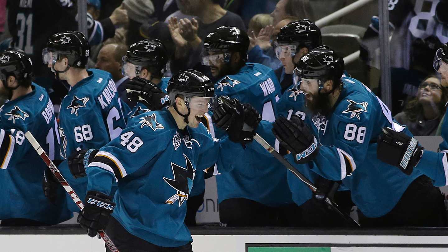 Sharks roll past Maple Leafs 7-0 - Sports Illustrated