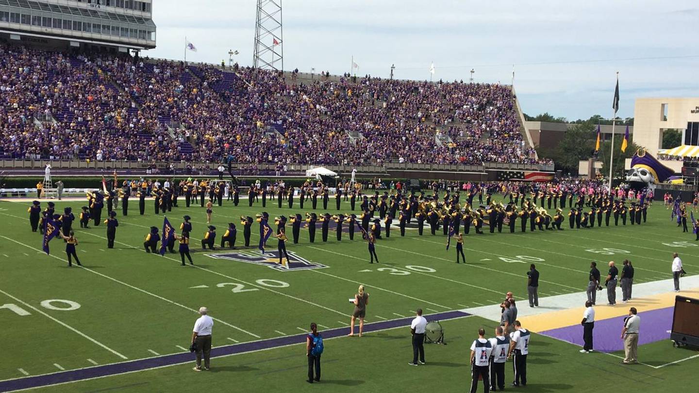 East Carolina University band kneels for national anthem, booed ...