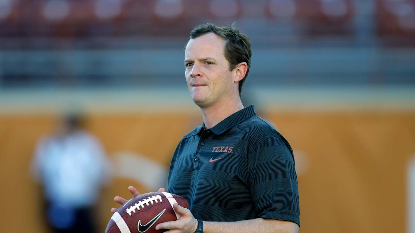Houston promotes Major Applewhite to head coach - Sports Illustrated